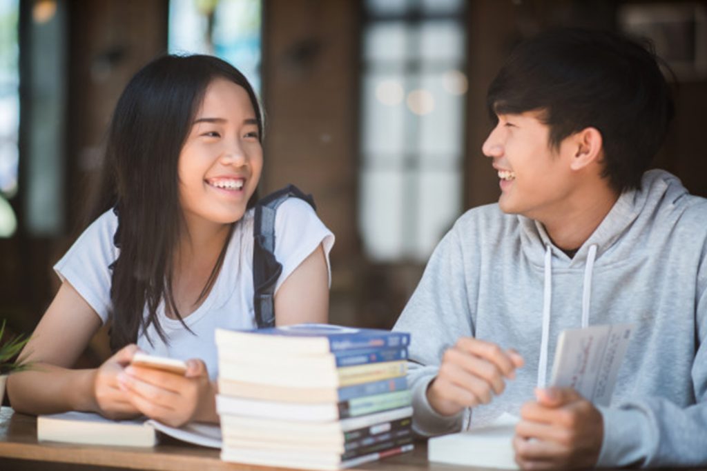 145 temas de conversación interesantes para hablar con quien quieras